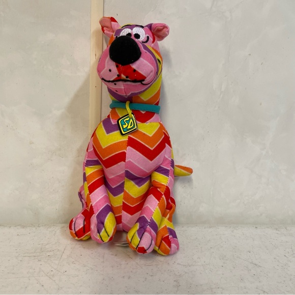 Hannah & Barbara | Toys | Scooby Doo Rainbow Zig Zag Colorful Seated ...